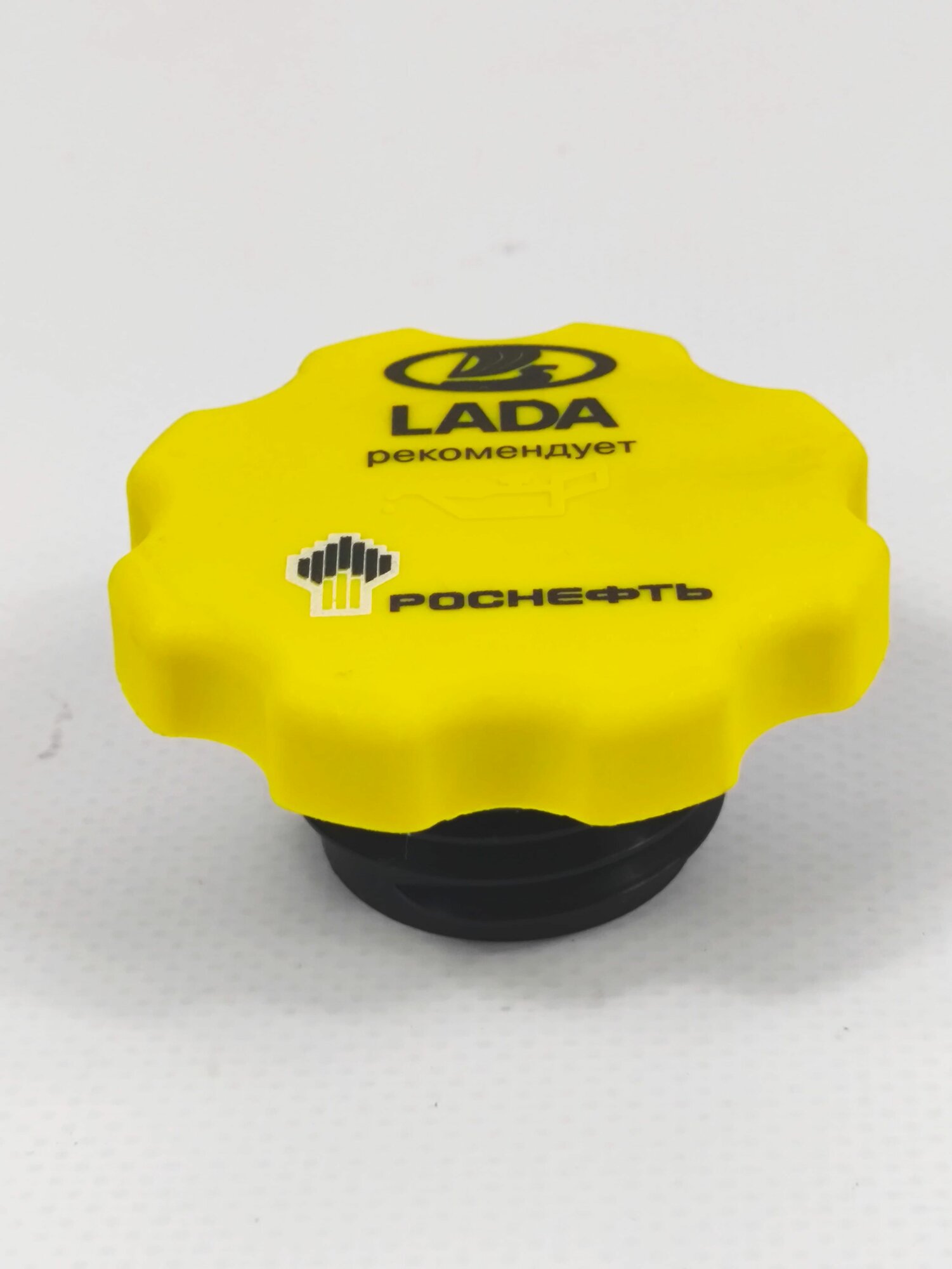 Крышка (пробка) маслозаливной горловины нового образца на резьбе для Ваз Приора , Гранта , Калина, Веста