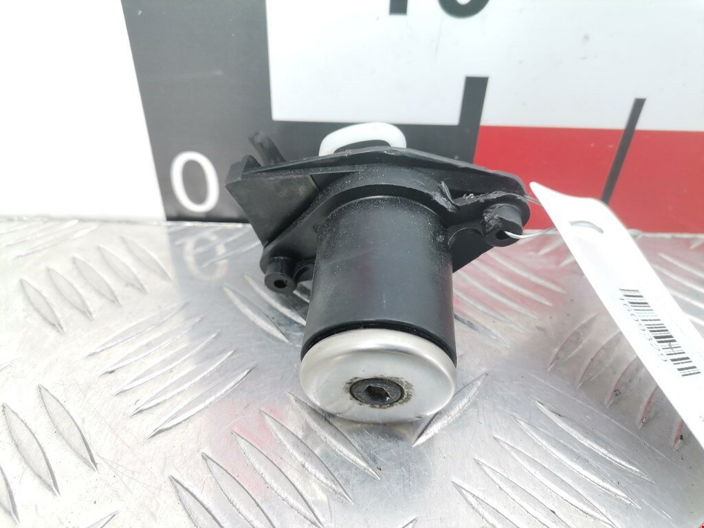 Личинка дверного замка Ford Fiesta 5 1358410 арт. 1609329