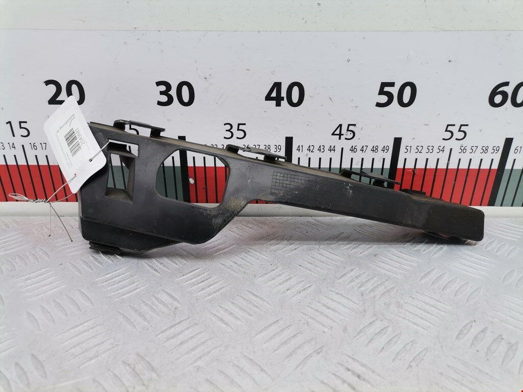 Кронштейн (крепление) переднего бампера правый Ford Focus 2 1335698 арт. 2043683