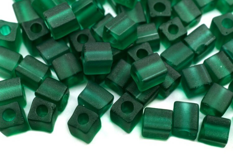 Бисер японский Miyuki Cube кубический 4мм #0147F изумрудный, матовый прозрачный, 10 грамм