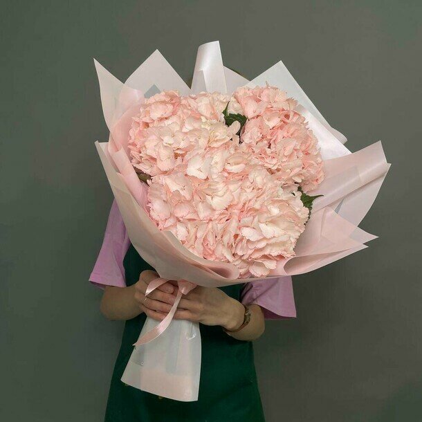 Букет Well Flowers 1143557, круглый, гортензии, S, 3 шт, букет свежих цветов