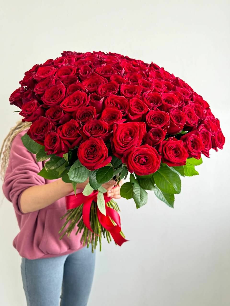 Букет из 101 красной розы 60 см с доставкой — Rose-Mart премиум