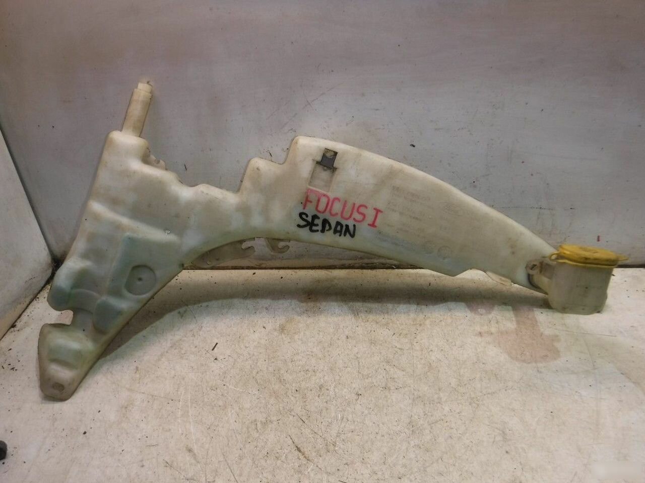 Бачок омывателя лобового стекла Ford Focus I (1998—2004)