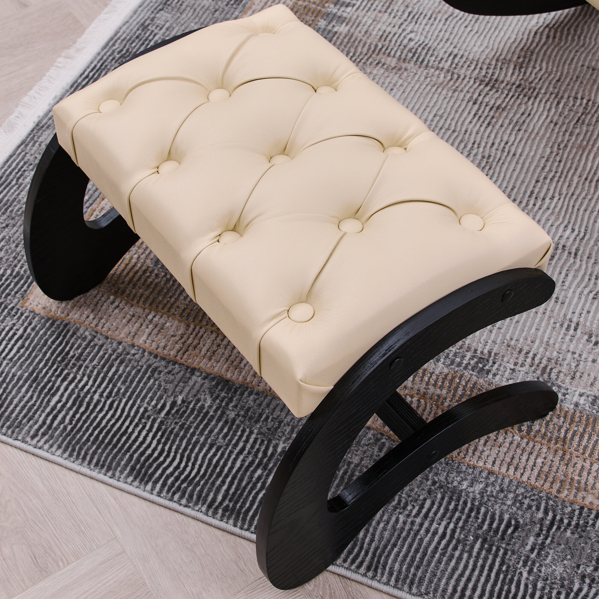 Банкетка AVK Империал, каретная стяжка, для ног, 49х41х32 см, бежевая