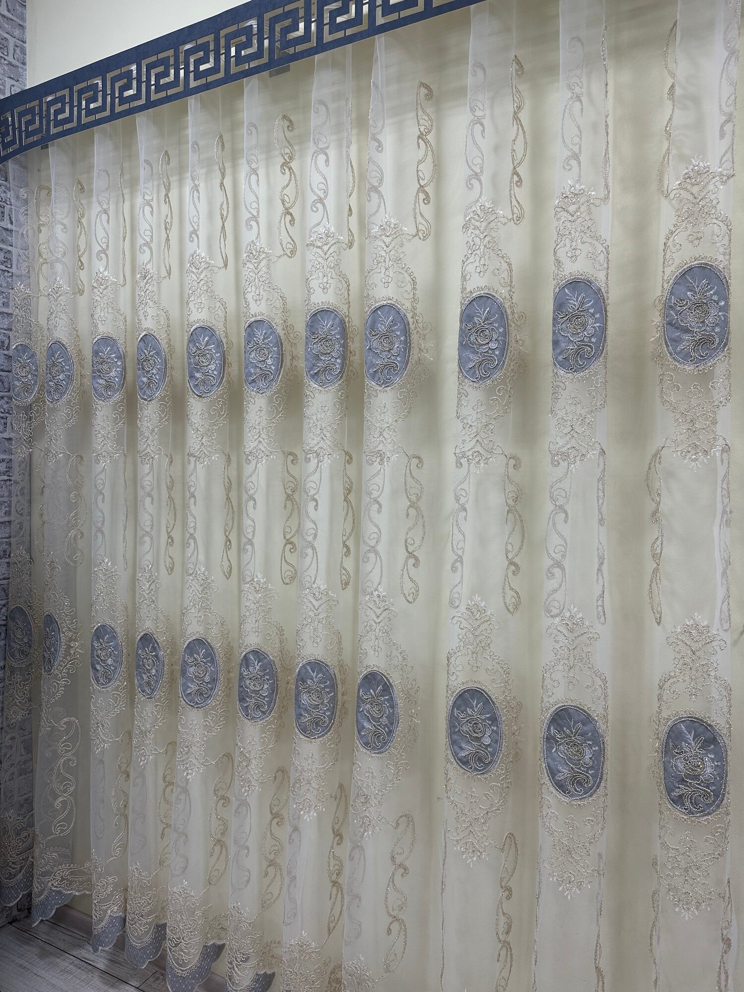 Сеточка серая с золотом, ширина 5м, высота 2,7м