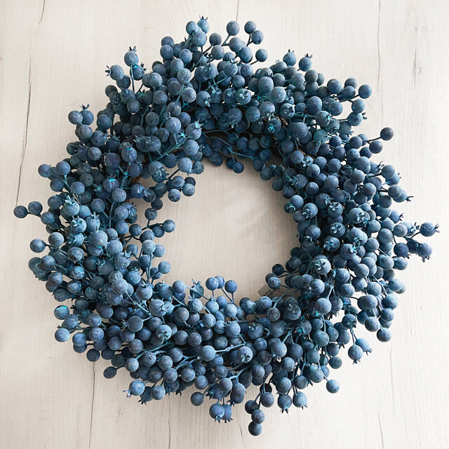 Венок с голубыми ягодами Blue Berry 50 см