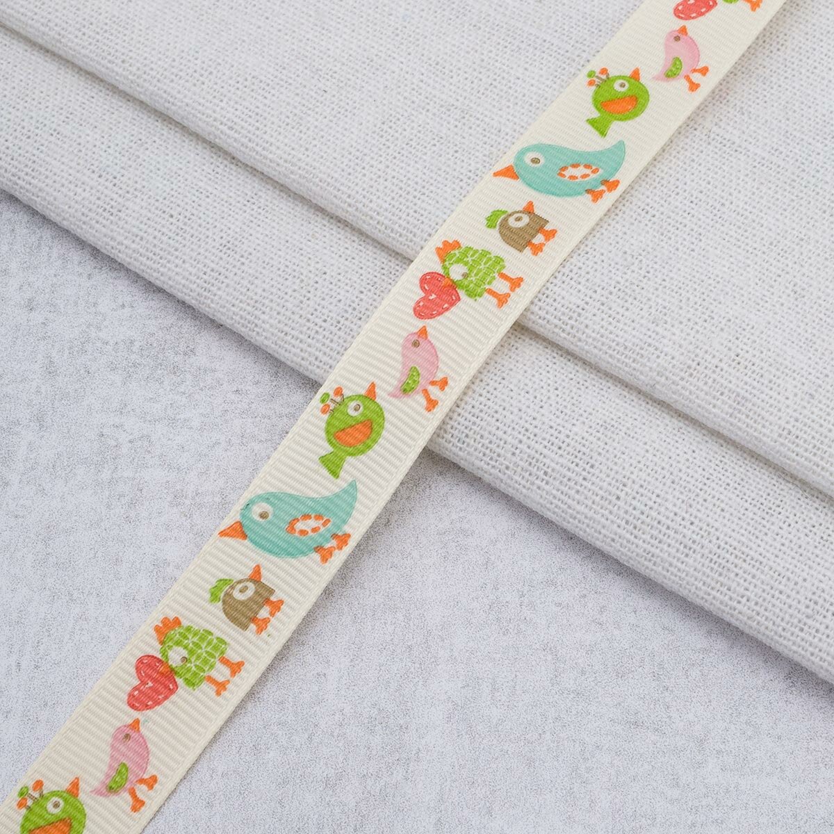 Лента декоративная для упаковки подарков, репсовая, с рисунком, 1,5 см х 45,72 м, цвет молочный