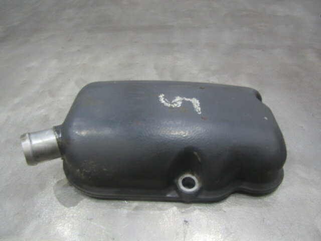 Крышка клапанная с подводом к патрубку двигателя DC13 Scania 6-series