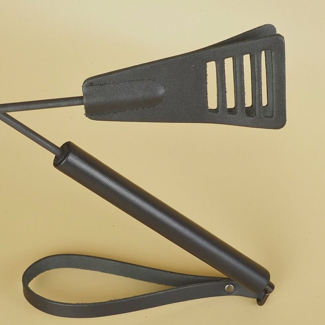 Стек кожаный «Сириус» черный, 60 см, с ремешком на запястье, натуральная кожа