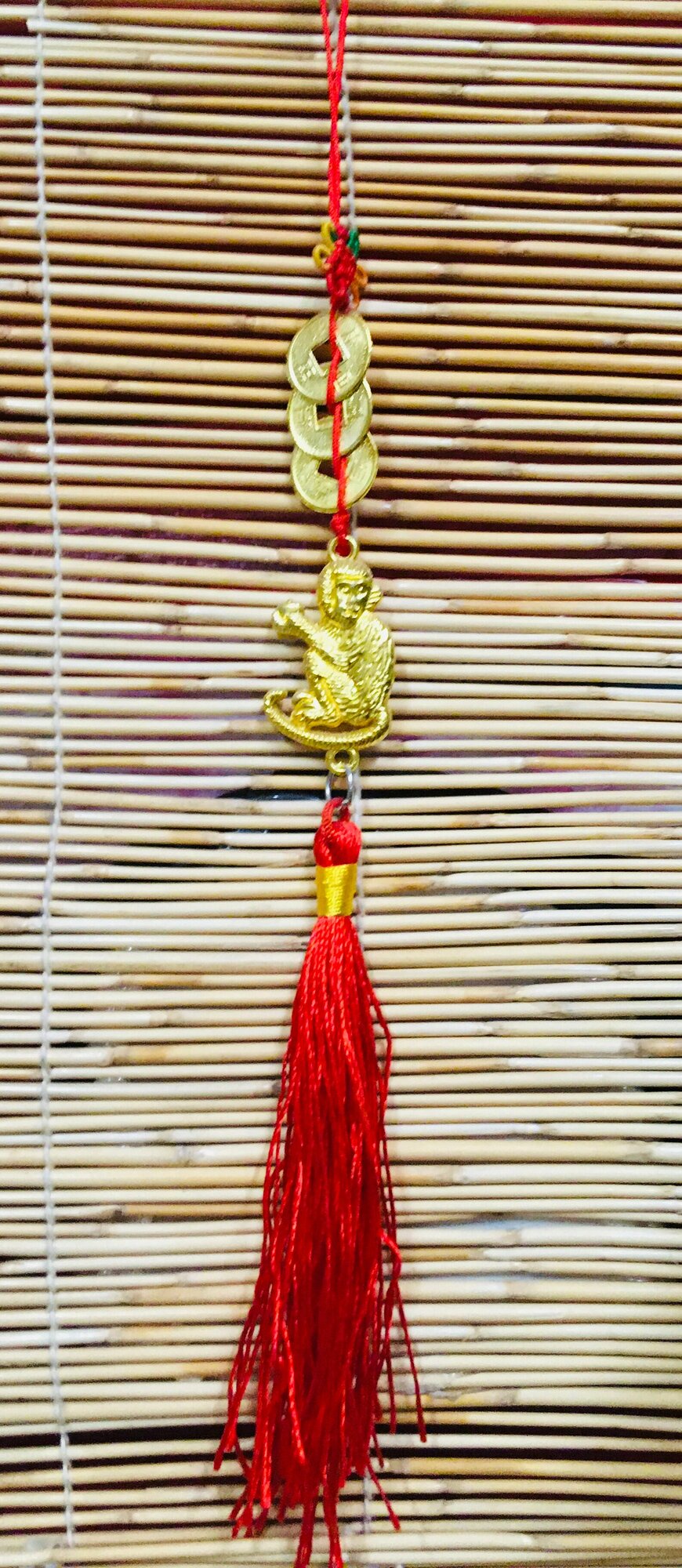 Подвеска Обезьяна с узлом счастья и тремя монетами