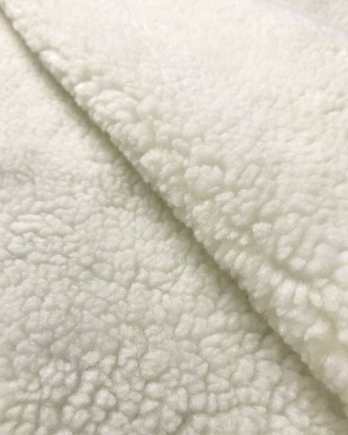 Мех искусственный/под овчину/ для пошива одежды, мягких игрушек и карнавальных (новогодних) костюмов, цв. молочный, ш-150 см, отрез 1 метр