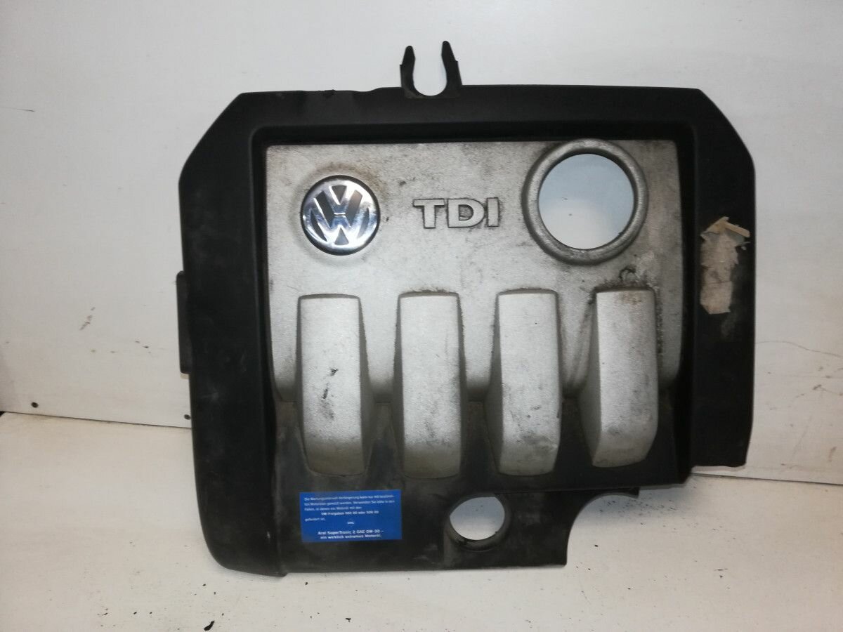Декоративная крышка двигателя VW Golf 5