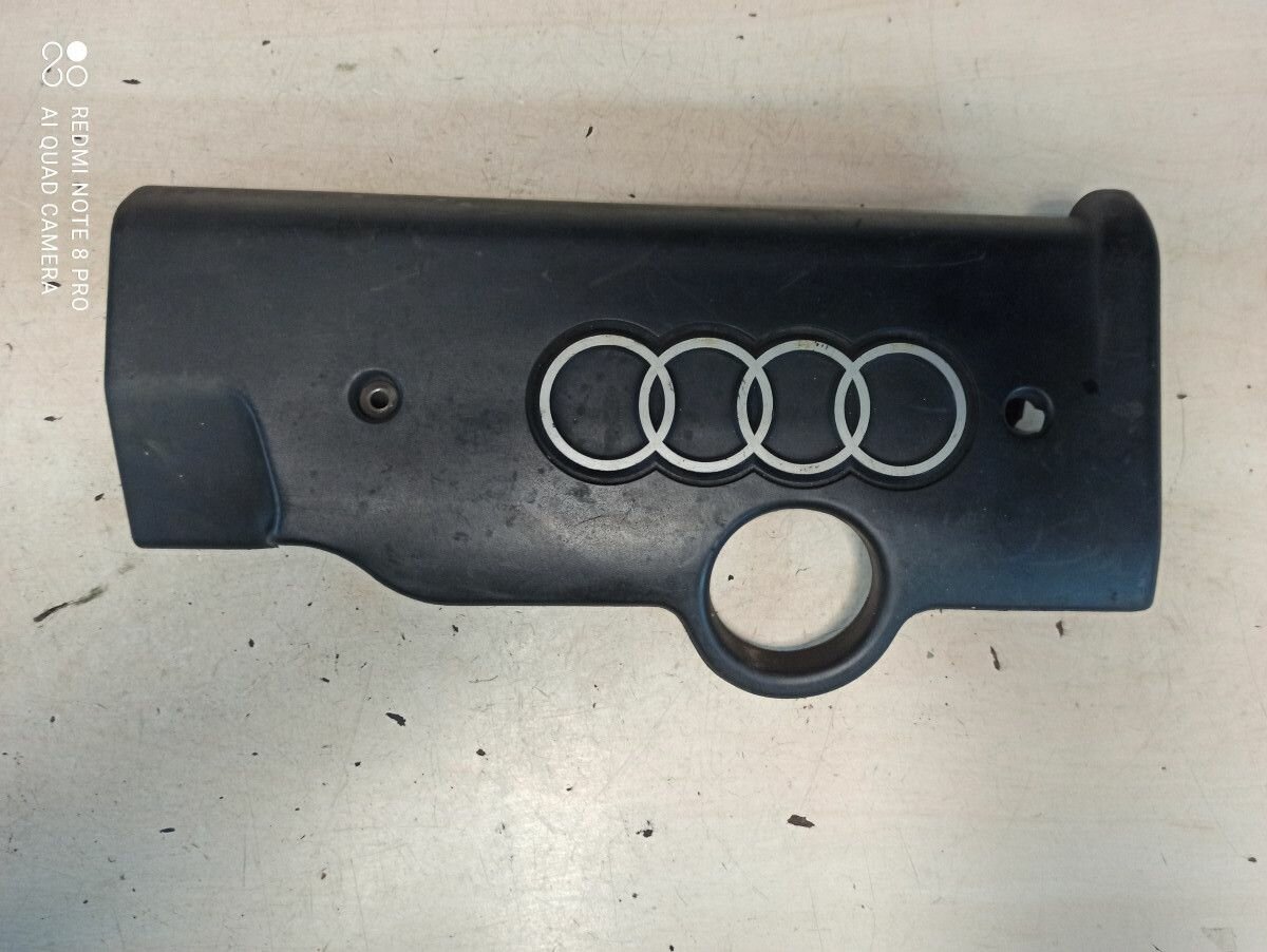 Декоративная накладка двигателя 4.2 AKJ Audi A8 D2 077103723C