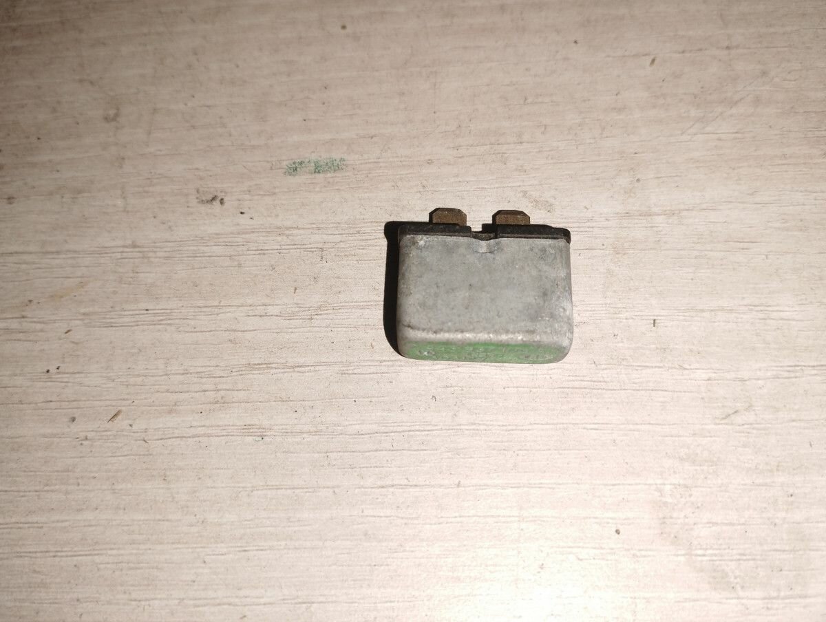 Реле Audi 100 C4 443937105A