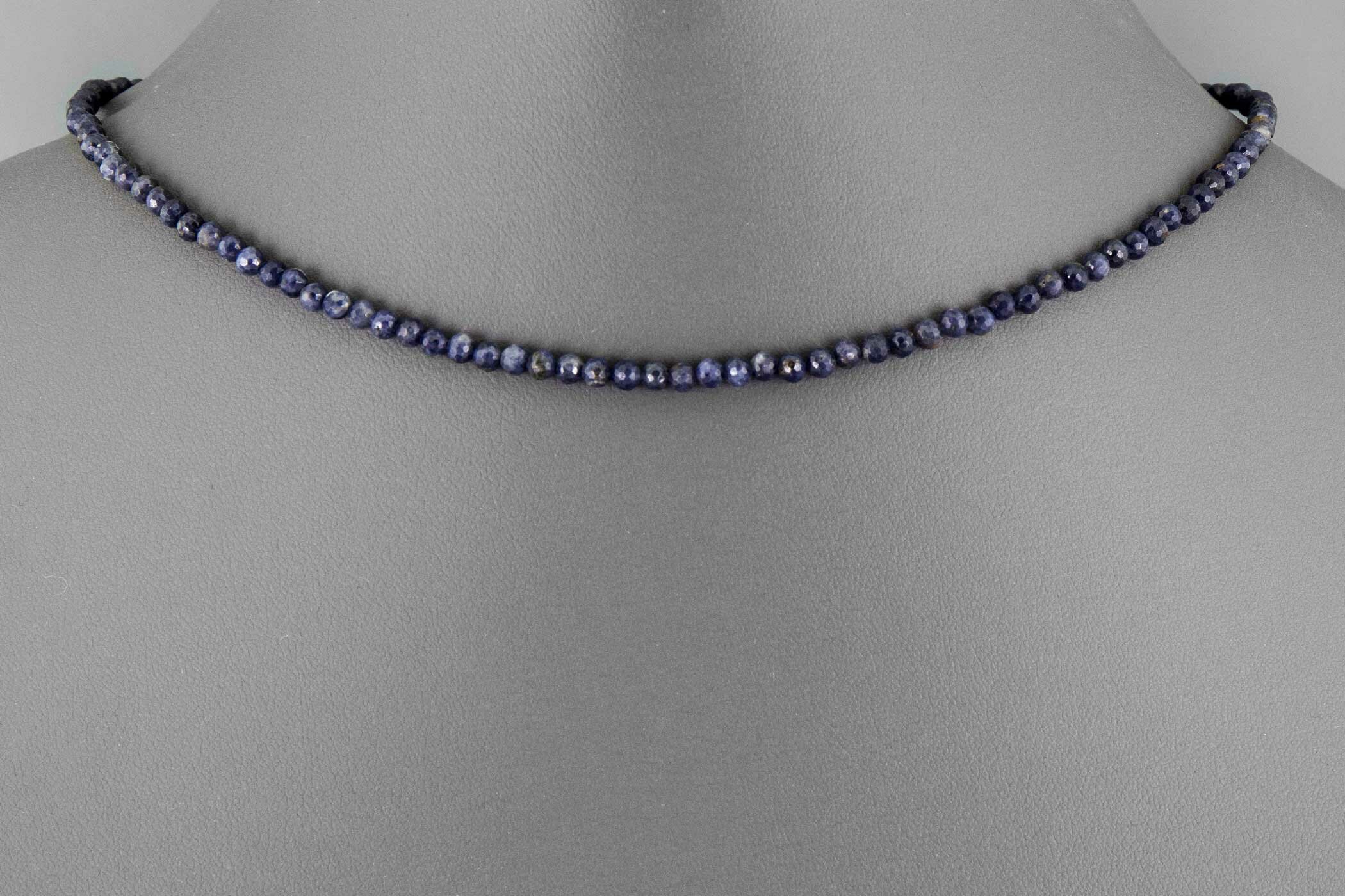 Бусы, корунд