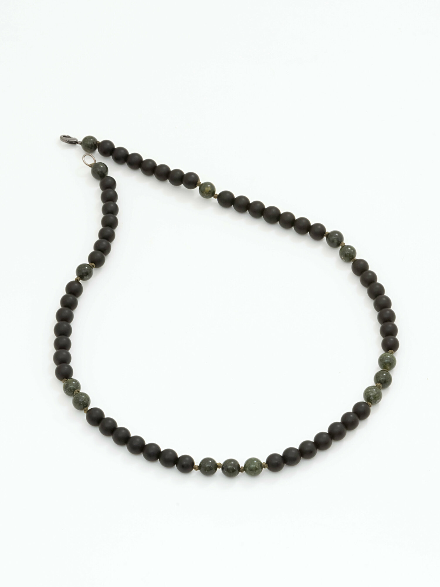 Бусы, змеевик, агат синтетический