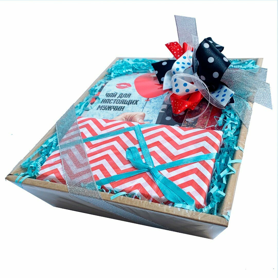 Чайный набор Дизайн-студия "Тонус", подарочный с черным чаем и шоколадом.