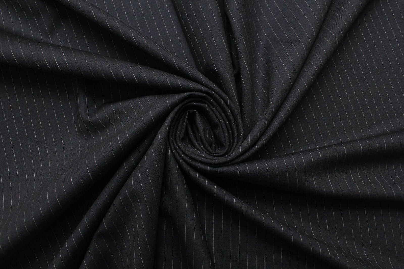 Ткань Костюмная шерсть стрейч Zegna чёрно-синяя в белую полоску, ш142см, 0,5 м