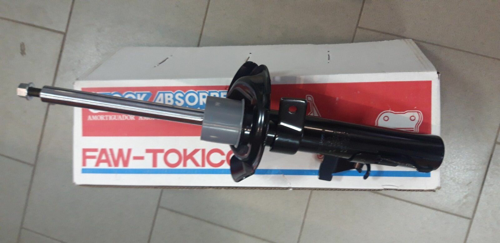 Амортизатор передний правый Форд Фокус 2 Ford Focus 2 TOKICO Япония отличное качество