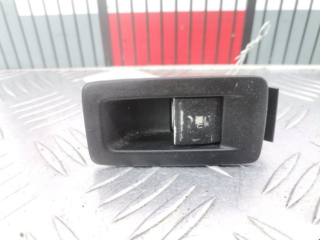 Кнопка открытия лючка бензобака Volkswagen Touran 1 1T0959833A арт. 1919664