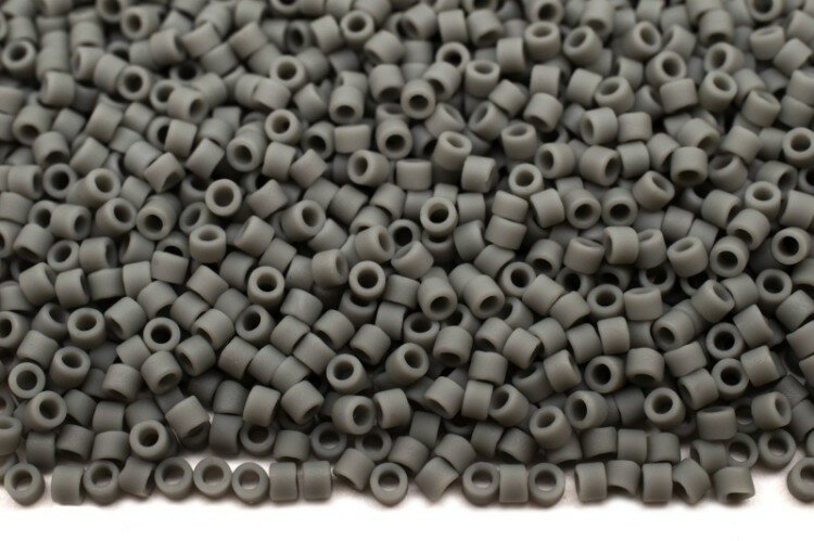 Бисер японский MIYUKI Delica цилиндр 11/0 DB-0761 серый, матовый непрозрачный, 5 грамм