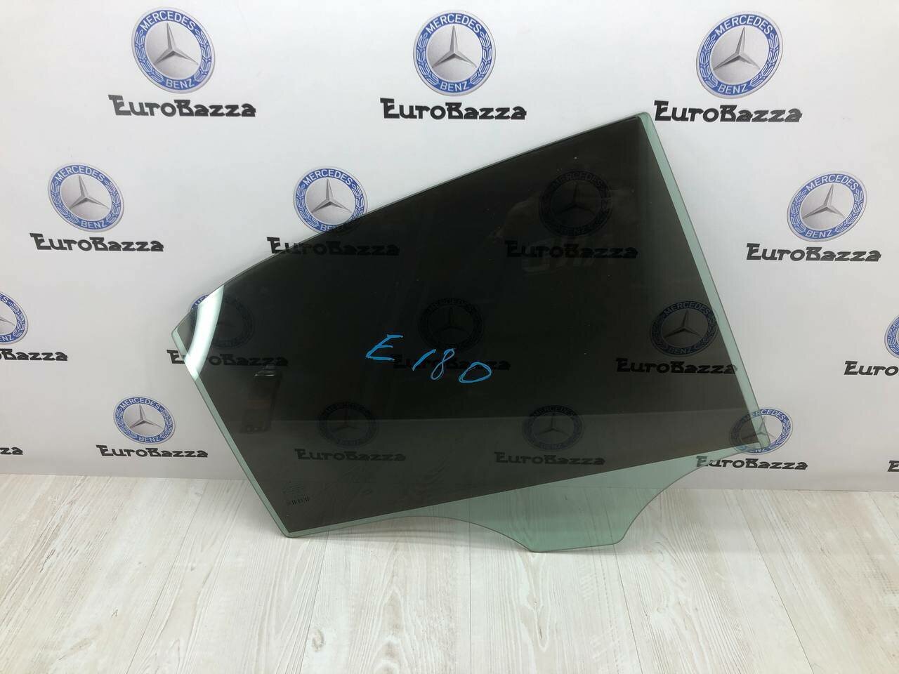 Стекло двери заднее правое Mercedes W212 A2127353010