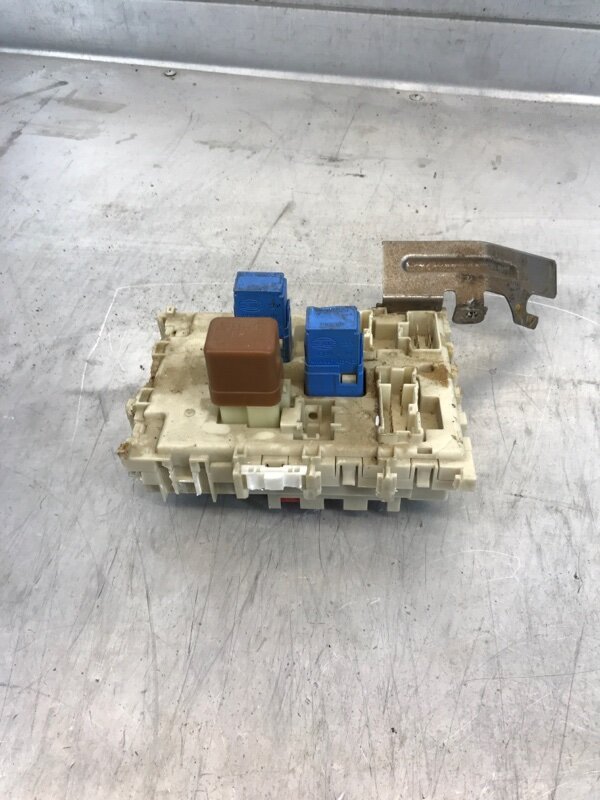 Блок предохранителей Nissan Almera N16 QG15 243505m310