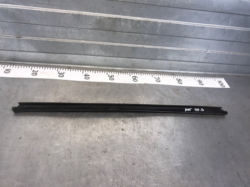 Бархотка Renault Logan LS 2004 перед. прав. (б/у) 6001548978