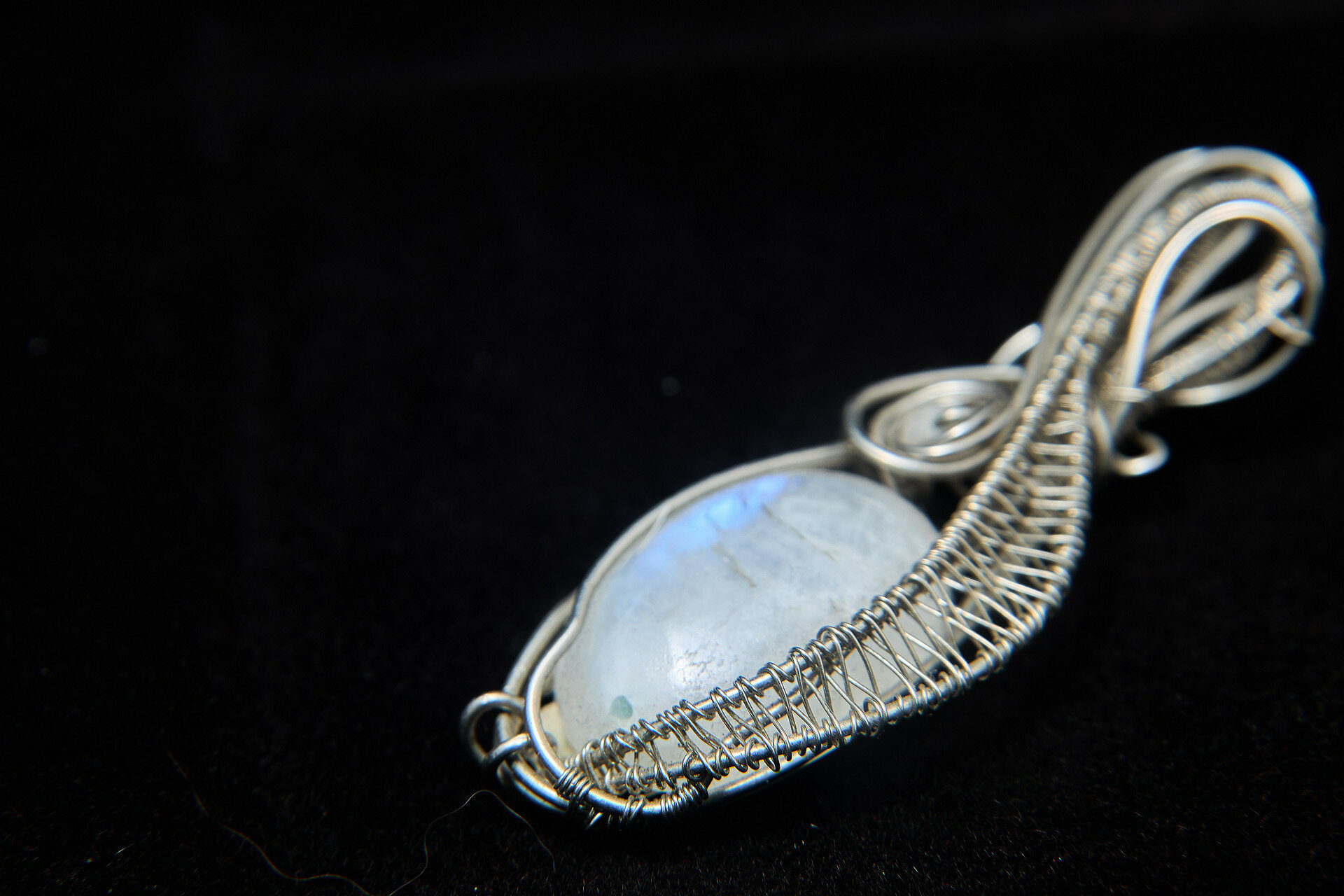 Подвеска, лунный камень