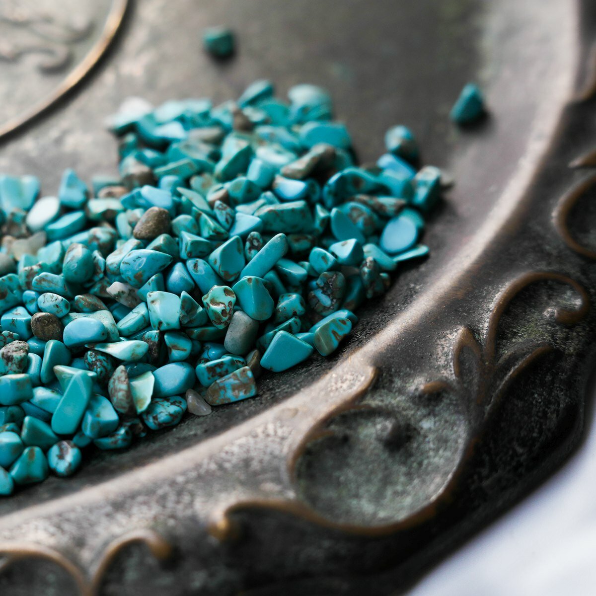 Говлит осколки без отверстия 100 г/ Синтетический камень бирюза, цвет бирюзовый, 2-8x2-4 мм