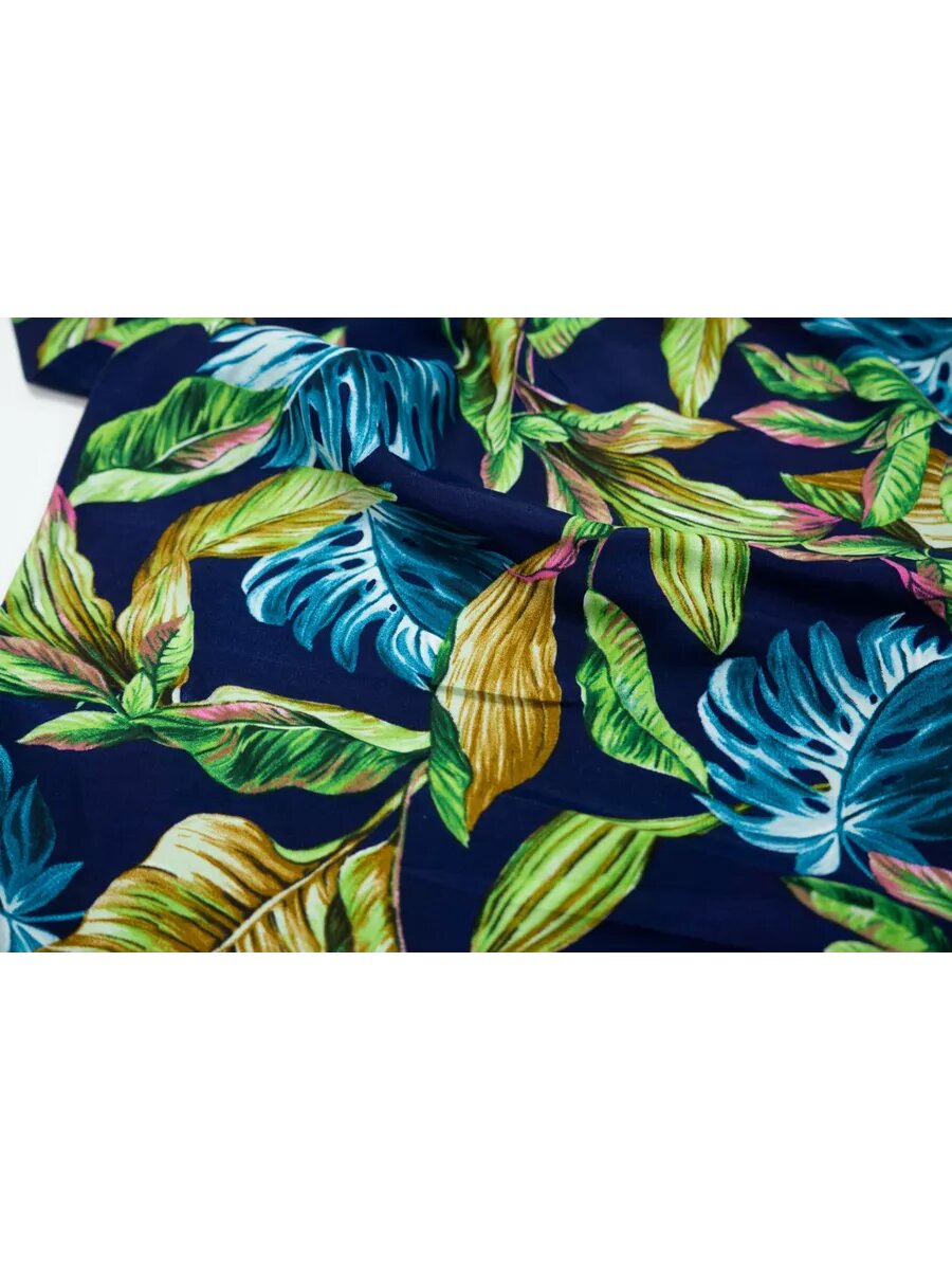 Вискоза тропические листья на синем