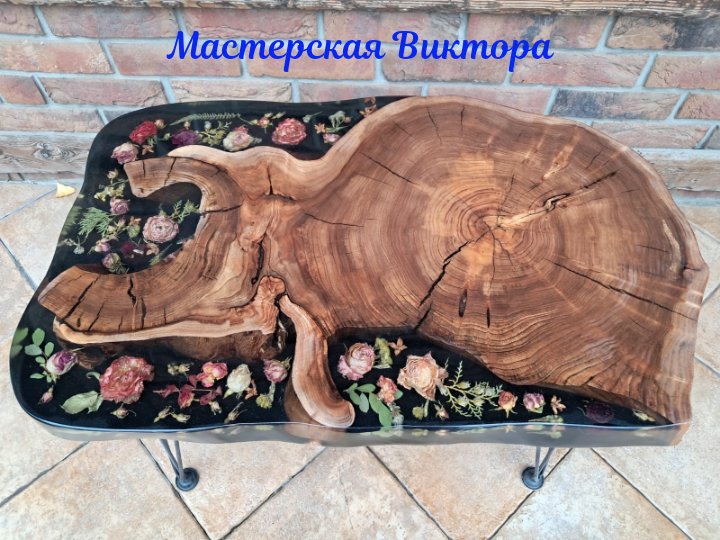 Стол журнальный/Стол журнальный из массива дерева с эпоксидной смолой и цветами
