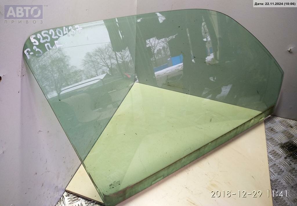 Стекло двери передней правой Volkswagen Golf-3