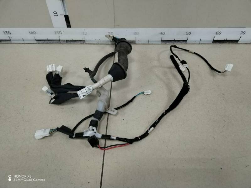 Проводка двери Toyota Corolla E180 2013 кат.номер: 821510Z660