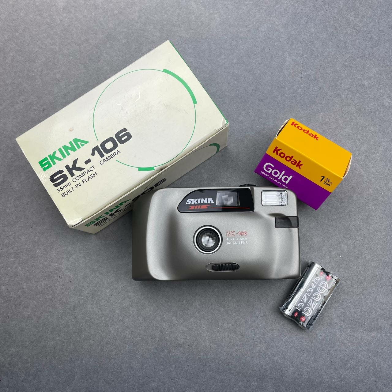 Винтажный пленочный фотоаппарат SKINA 106, 35mm f/5.6, с плёнкой Kodak и коробкой