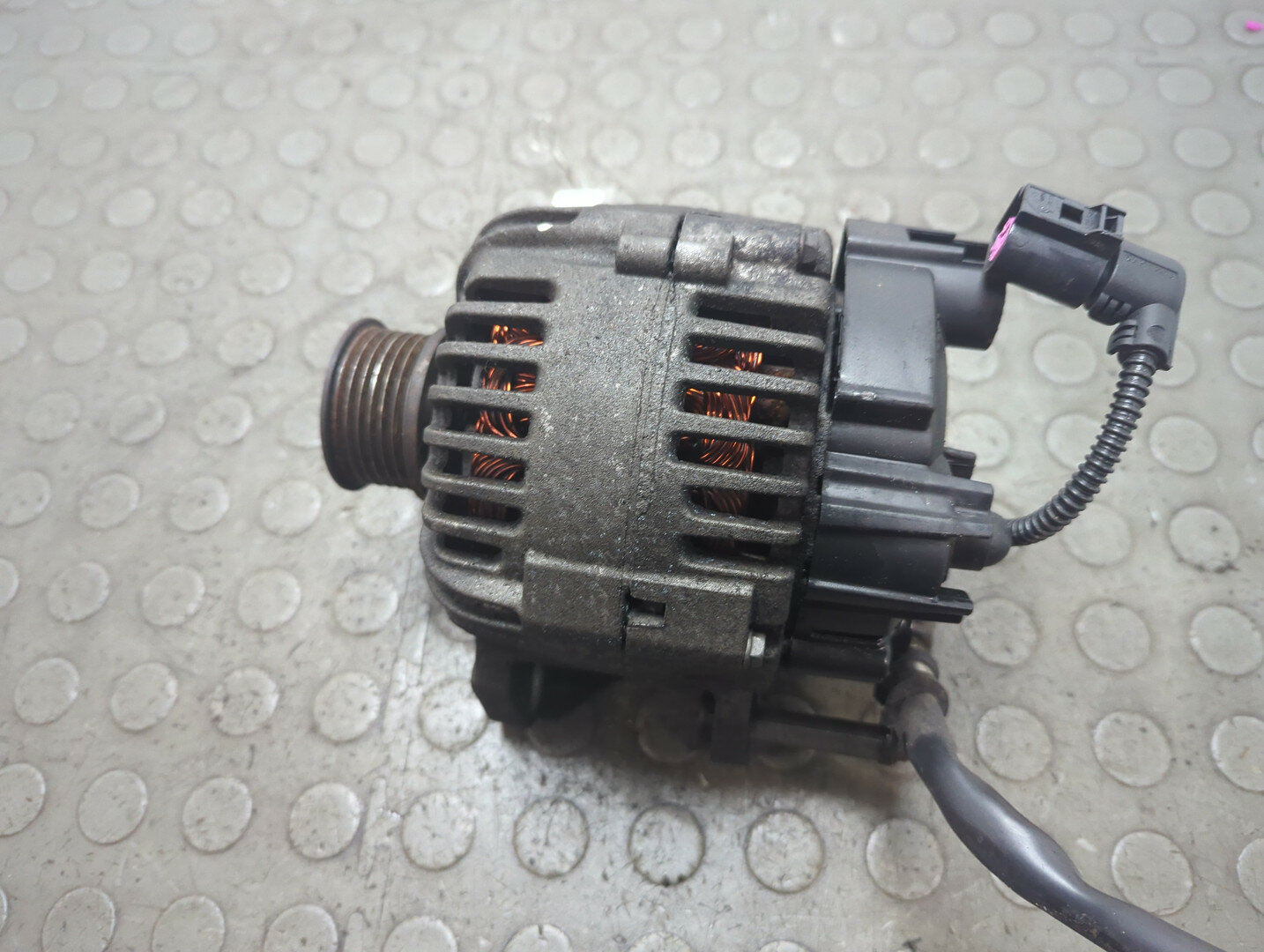 Генератор Volkswagen Golf 6 Б/У