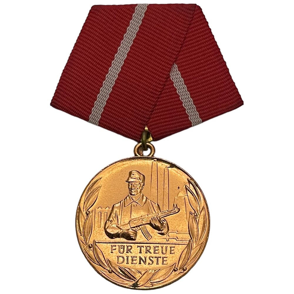 ГДР, медаль "За верную службу в боевых отрядах рабочего класса" 10 лет, 1965-1990 (магнитится)