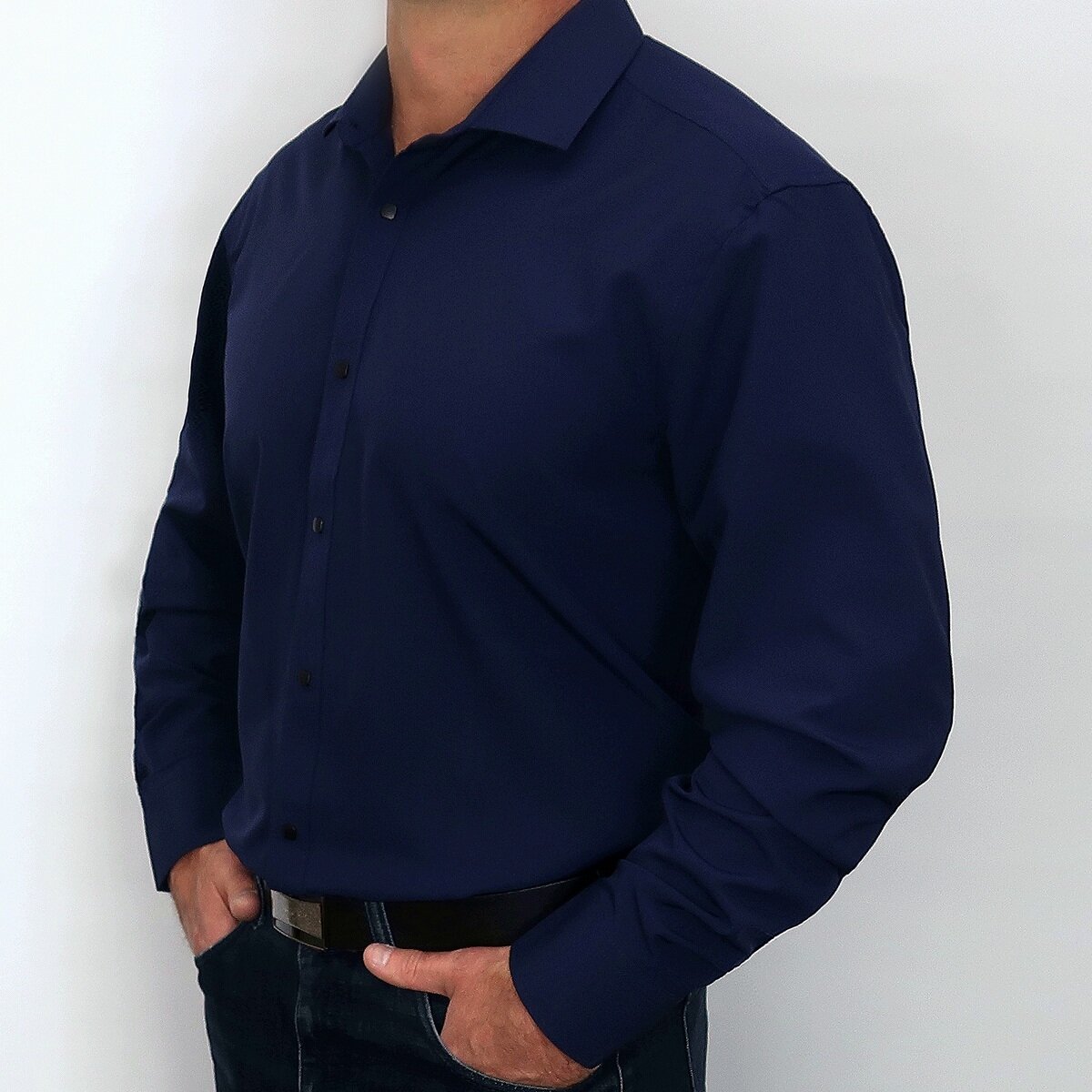 Рубашка Мужская рубашка с длинным рукавом приталенная, темная сорочка на кнопках, рубаха на любой сезон, синяя однотонная, без карманов, на любой сезон и на лето рубашка Slim fit с приталенным кроем зауженная