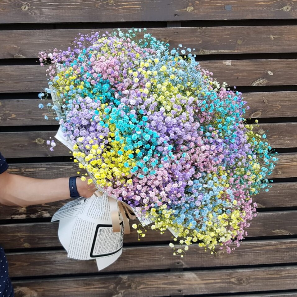 Букет "Яркие краски", размер M, высота 50 см, радужная гипсофила