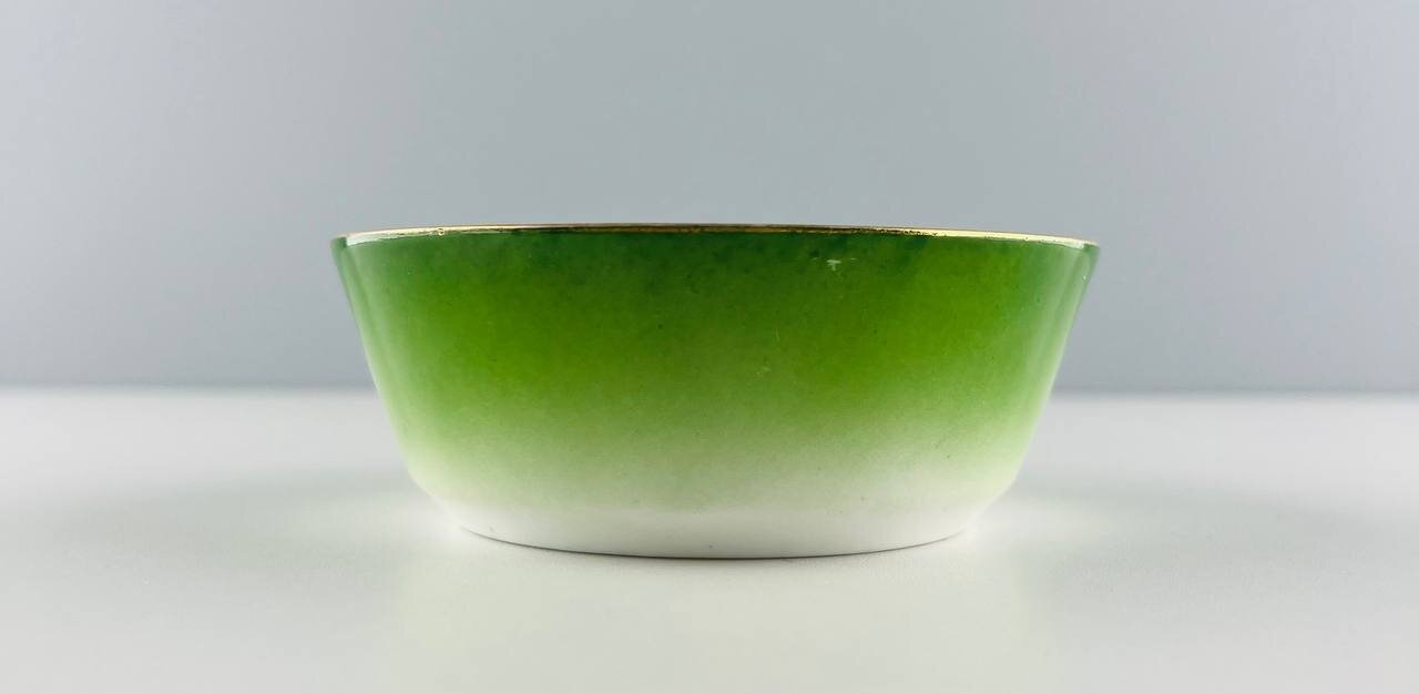 Старинное блюдо полоскательница из детского набора посуды. Фарфор М. С. Кузнецова. Российская империя, 1900-е.