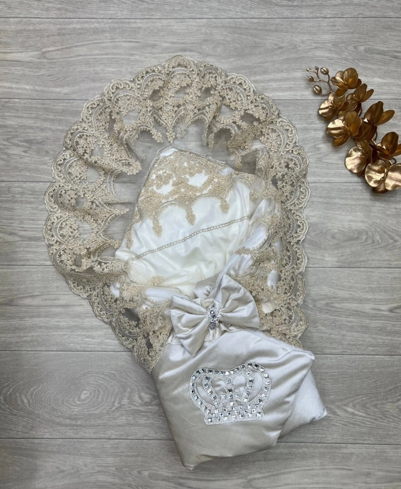 Конверт для новорожденных на выписку в роддом кружевной бархат крем