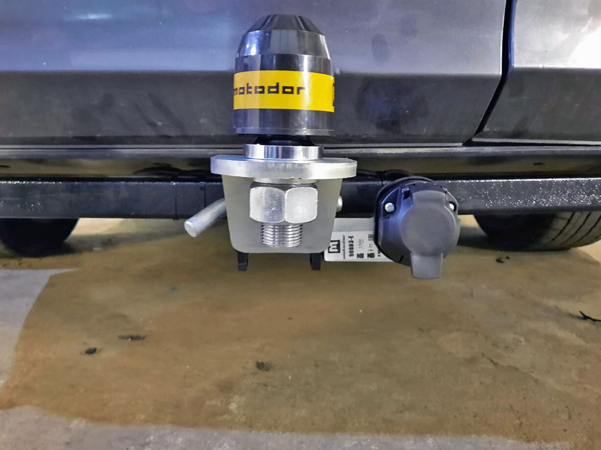 Фаркоп для Honda Stepwgn 2015-н. в. (без электрики, паспорт и сертификат в комплекте) Motodor.90803-E