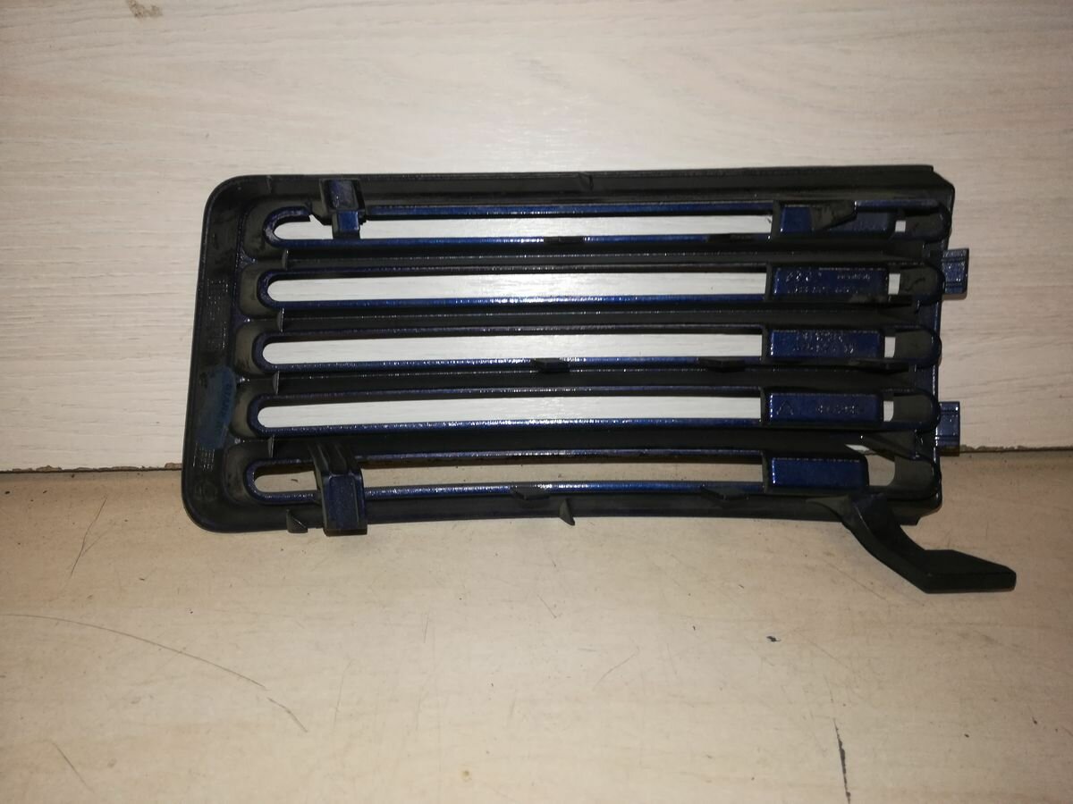 Решетка переднего бампера правая Audi A6 C5