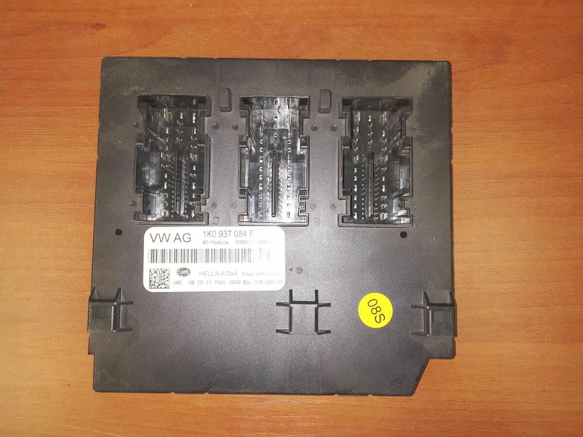 Блок комфорта BCM Skoda Octavia Yeti 1K0937084F