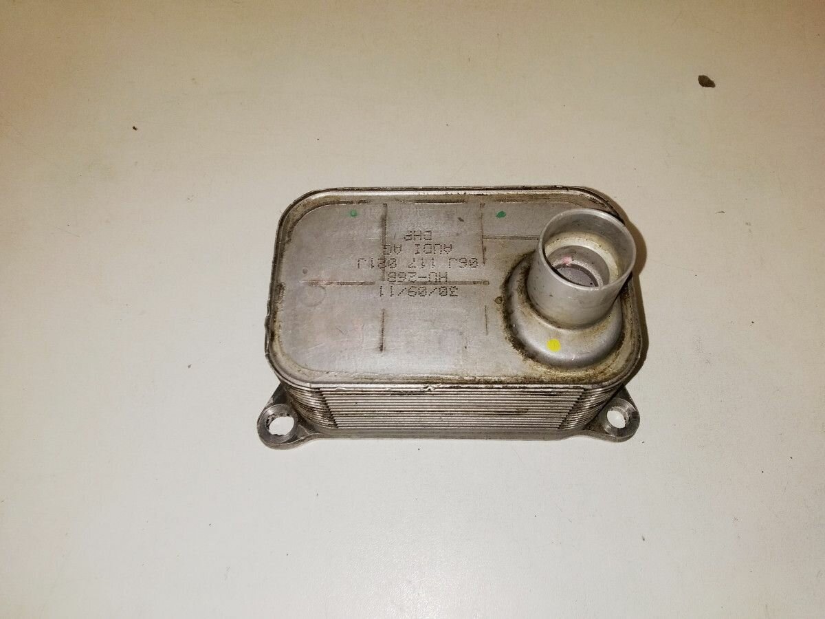 Теплообменник масляный Skoda Octavia SyperB 1.8 2 06J117021J