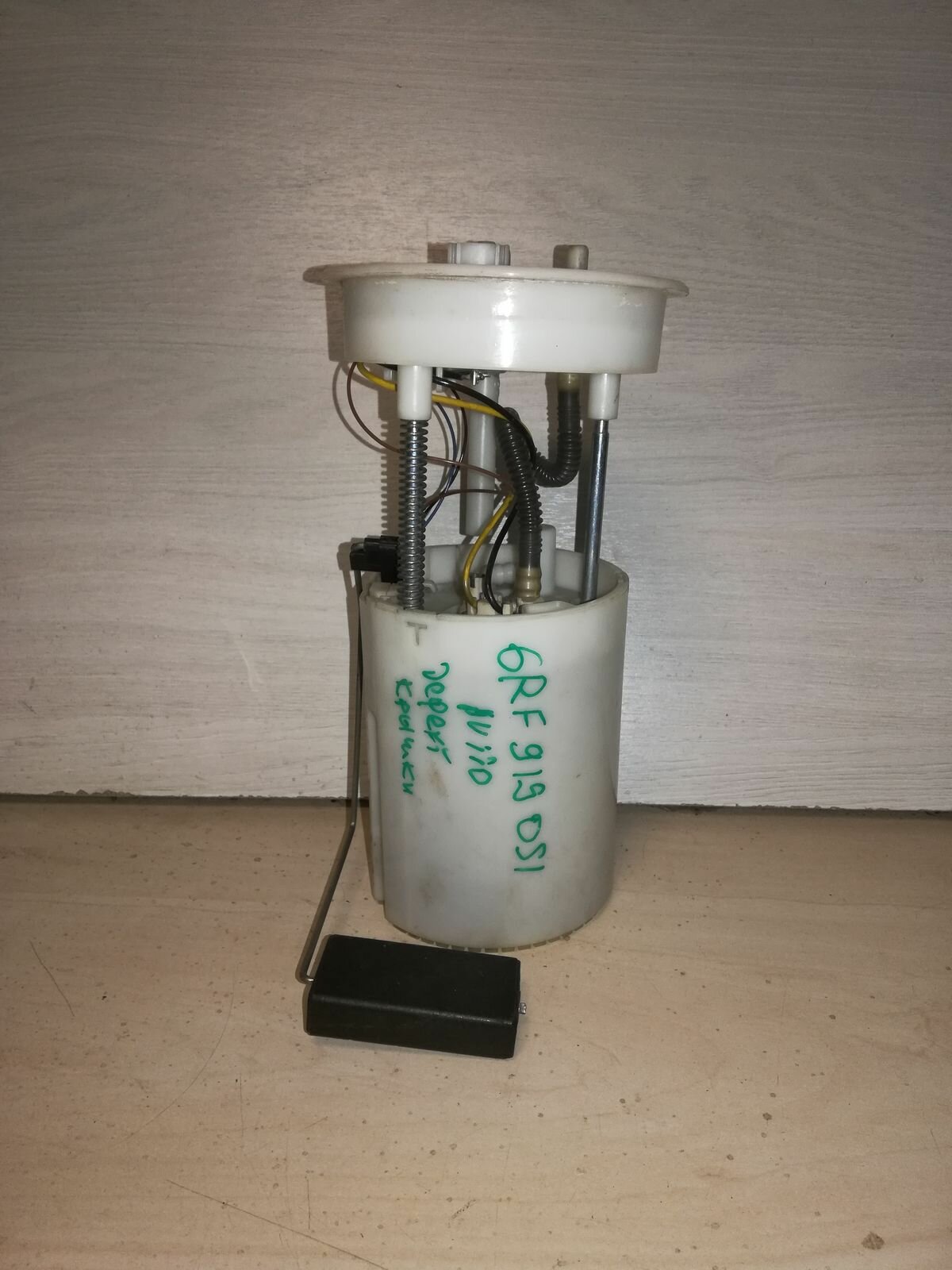 Топливный бензо насос Volkswagen Polo Fabia 6RF919051