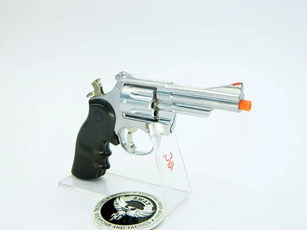 Сборная миниатюрная модель револьвера Smith & Wesson M29 масштаб 1/2 + бокс