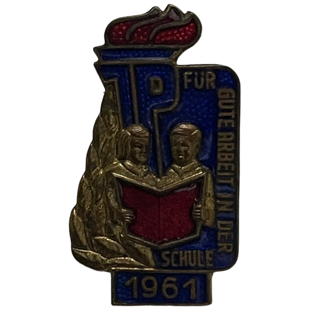 Знак "За хорошую работу в школе" Германия (ГДР) 1961 г.