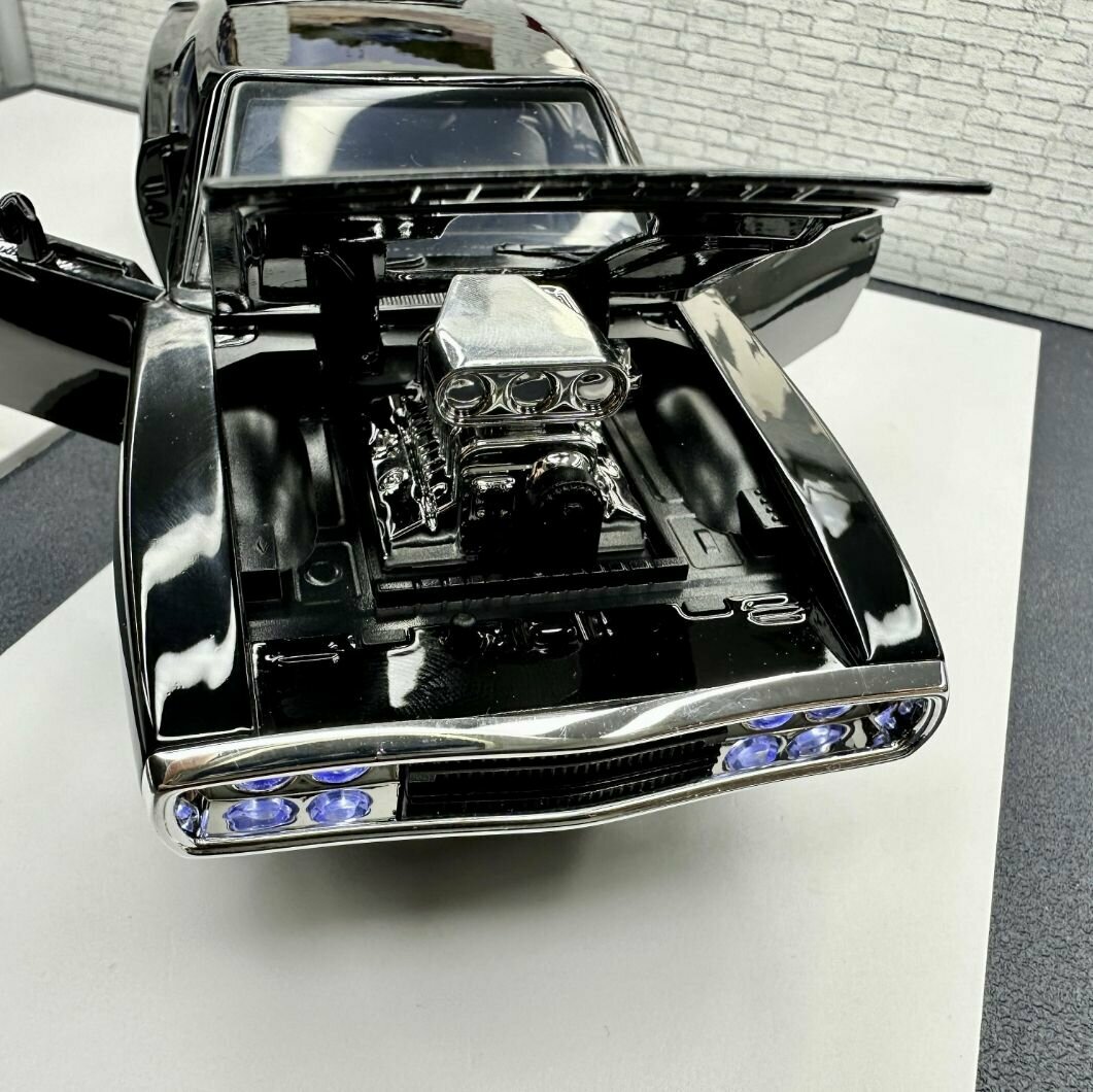 Машинка металлическая Dodge Charger из фильма Форсаж, масштаб 1:32. свет и звук, открываются двери, капот и багажник