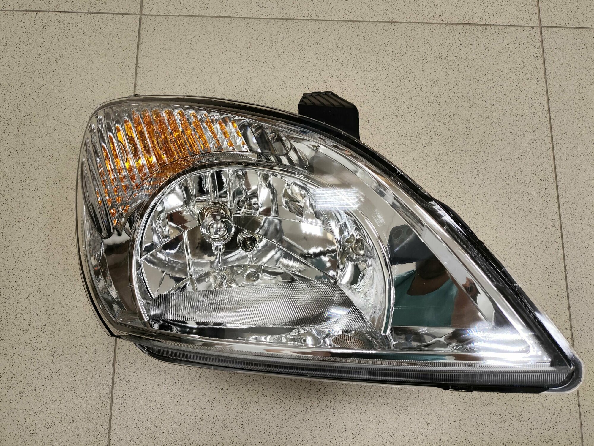 Фара правая с корректором Chery Tiggo [2.4 16V 5MT внедорожник 4X2] T113772020AB